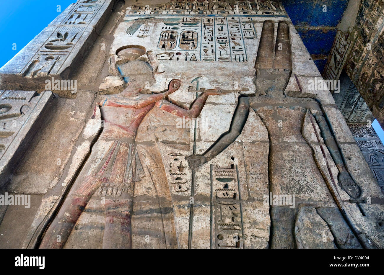Statues ramses at medinet habu hi-res stock photography and images - Alamy