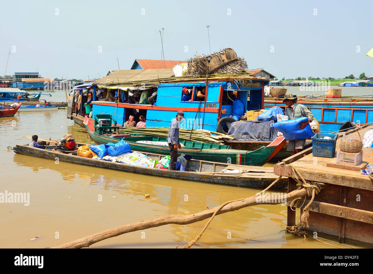 Ferries overloaded hi-res stock photography and images - Alamy