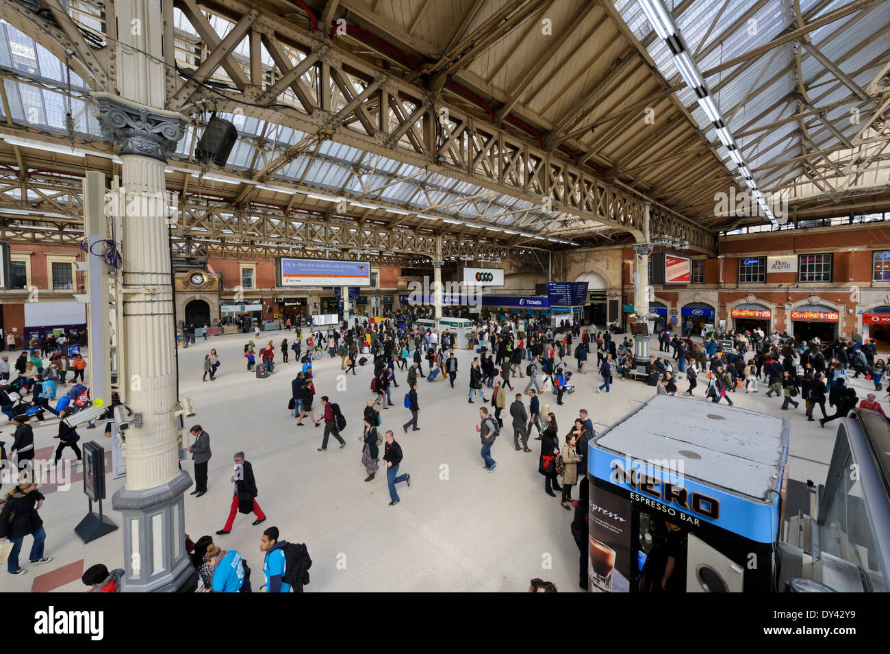 Victoria train station london old hi-res stock photography and images ...