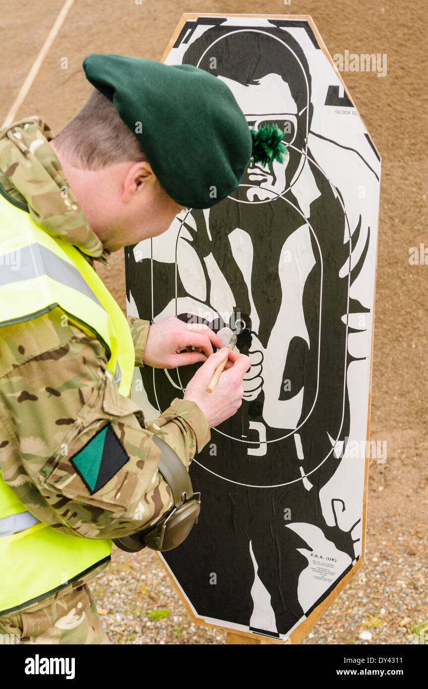 Royal irish regiment rir soldier hi-res stock photography and images ...