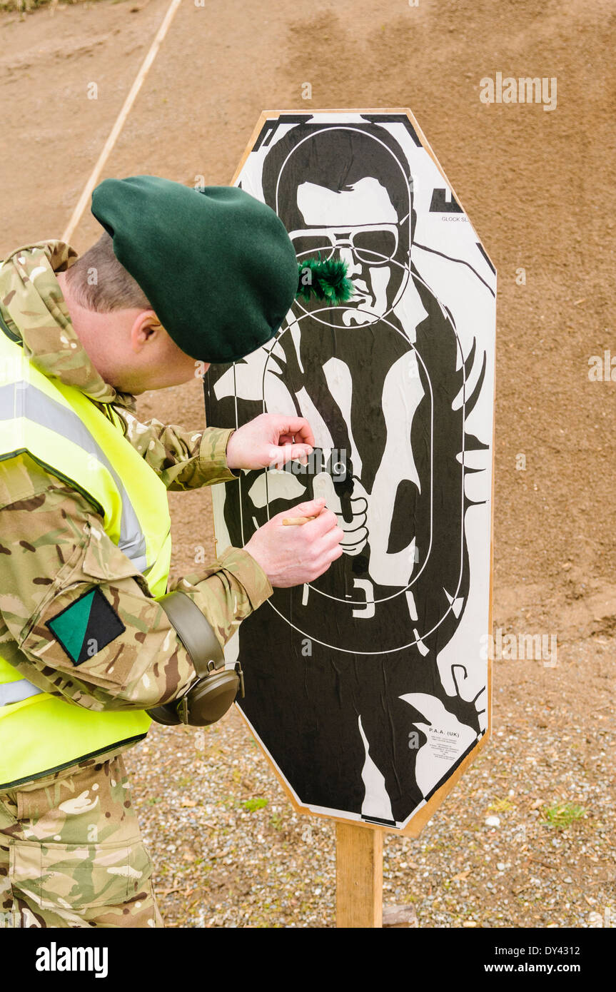 Royal irish regiment rir soldier hi-res stock photography and images ...