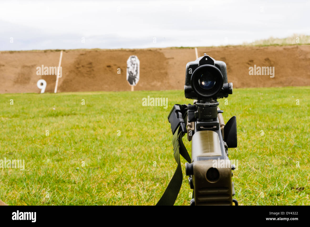 SA80 L85A2 fitted with an Infantrymen 4x MAG Optical Sight Scope 4 ...