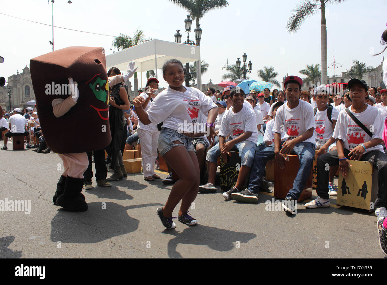 Peruvian cajon hi-res stock photography and images - Alamy