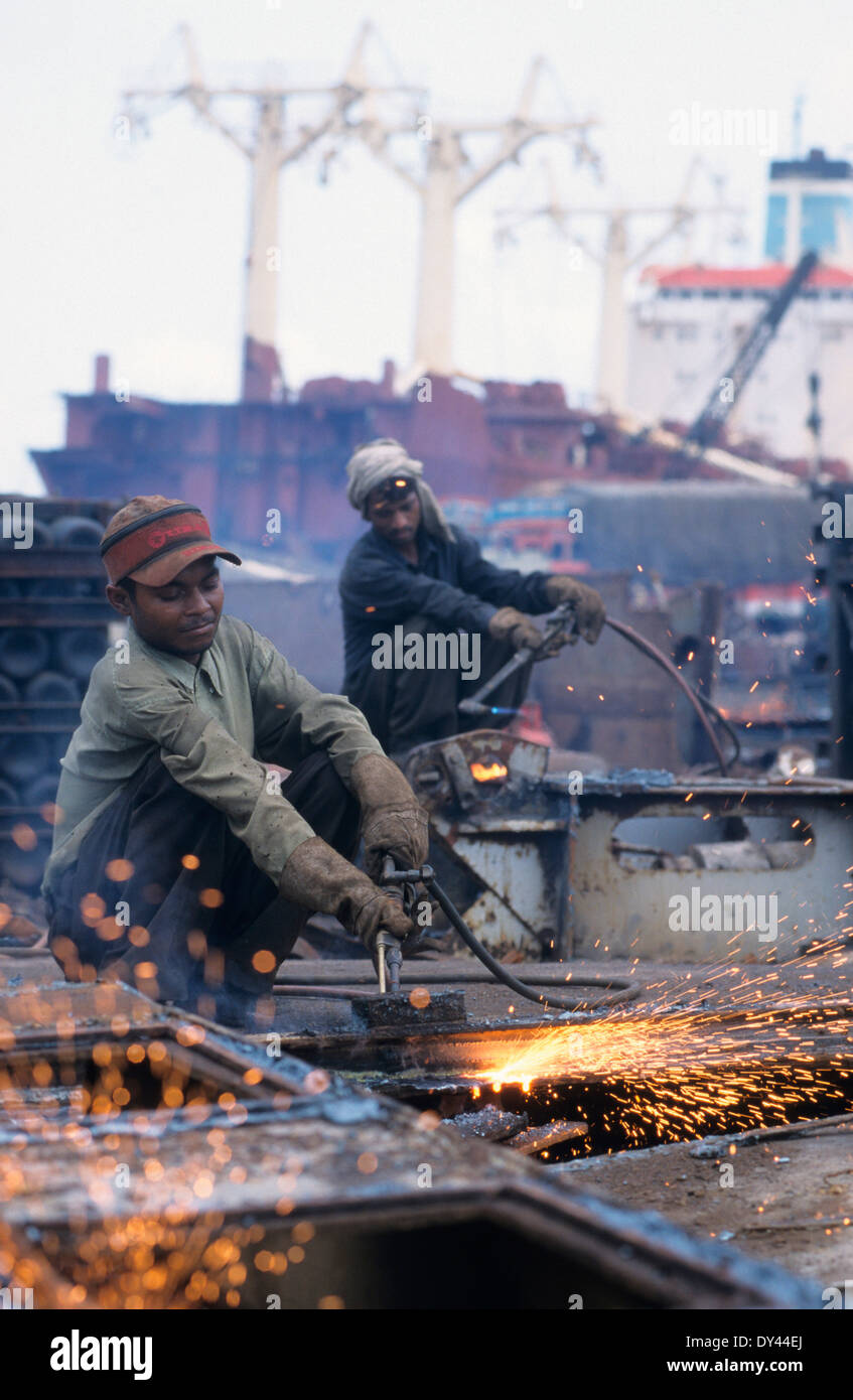 Cargo ships wrecking hi-res stock photography and images - Alamy