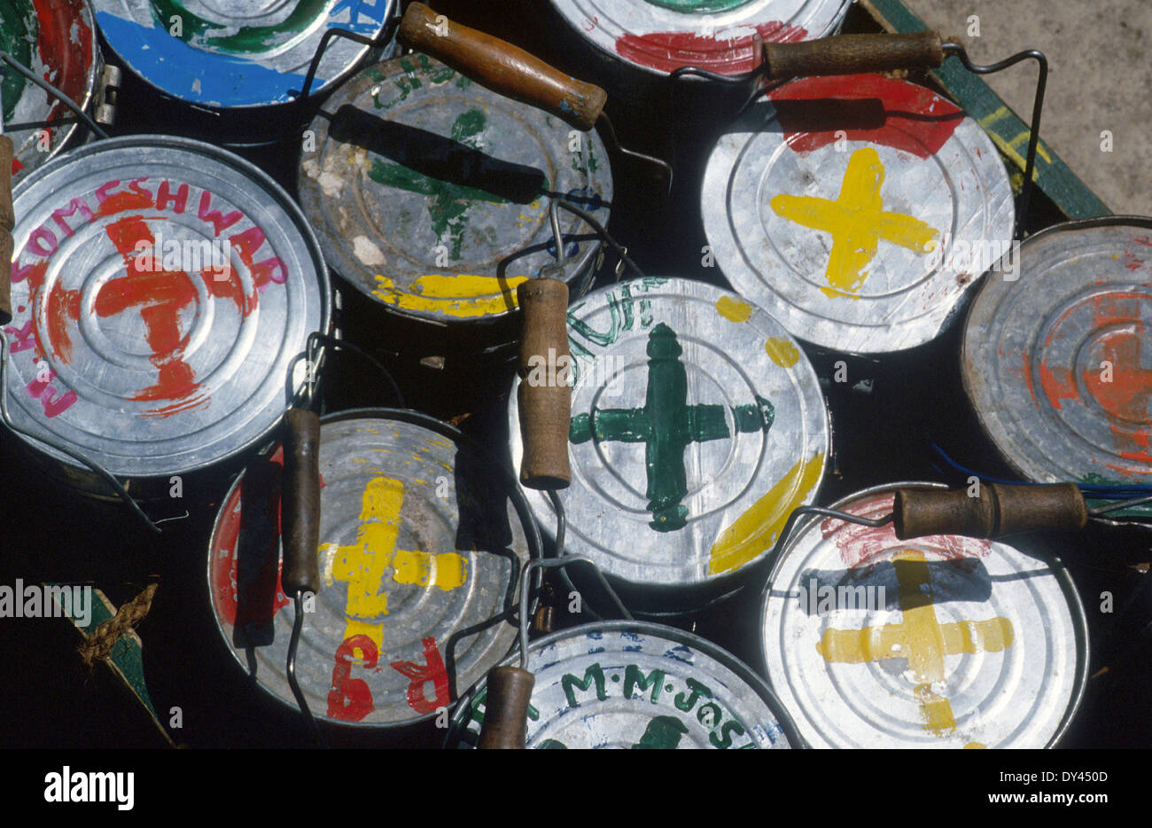 India, Mumbai, Dhaba lunch boxes, a housewife send the fresh cooked ...
