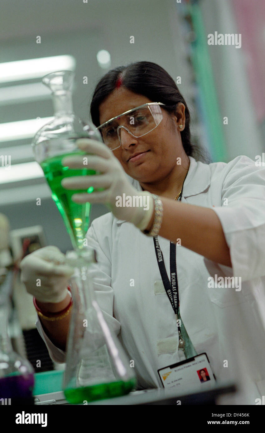Laboratory women india hi-res stock photography and images - Alamy