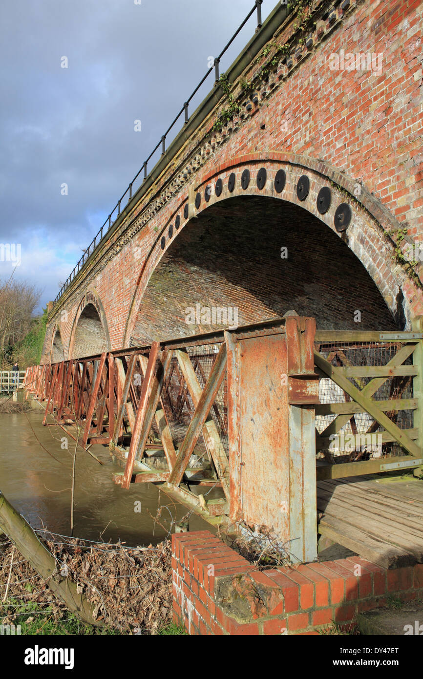 Brick arch railway bridge hi-res stock photography and images - Alamy