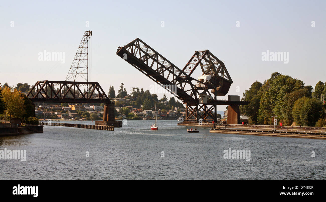 Bridge boat water hi-res stock photography and images - Alamy