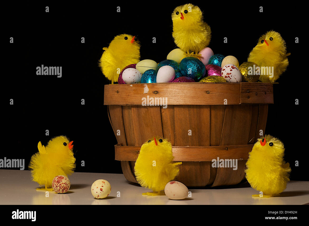 Easter eggs and chicks Stock Photo - Alamy