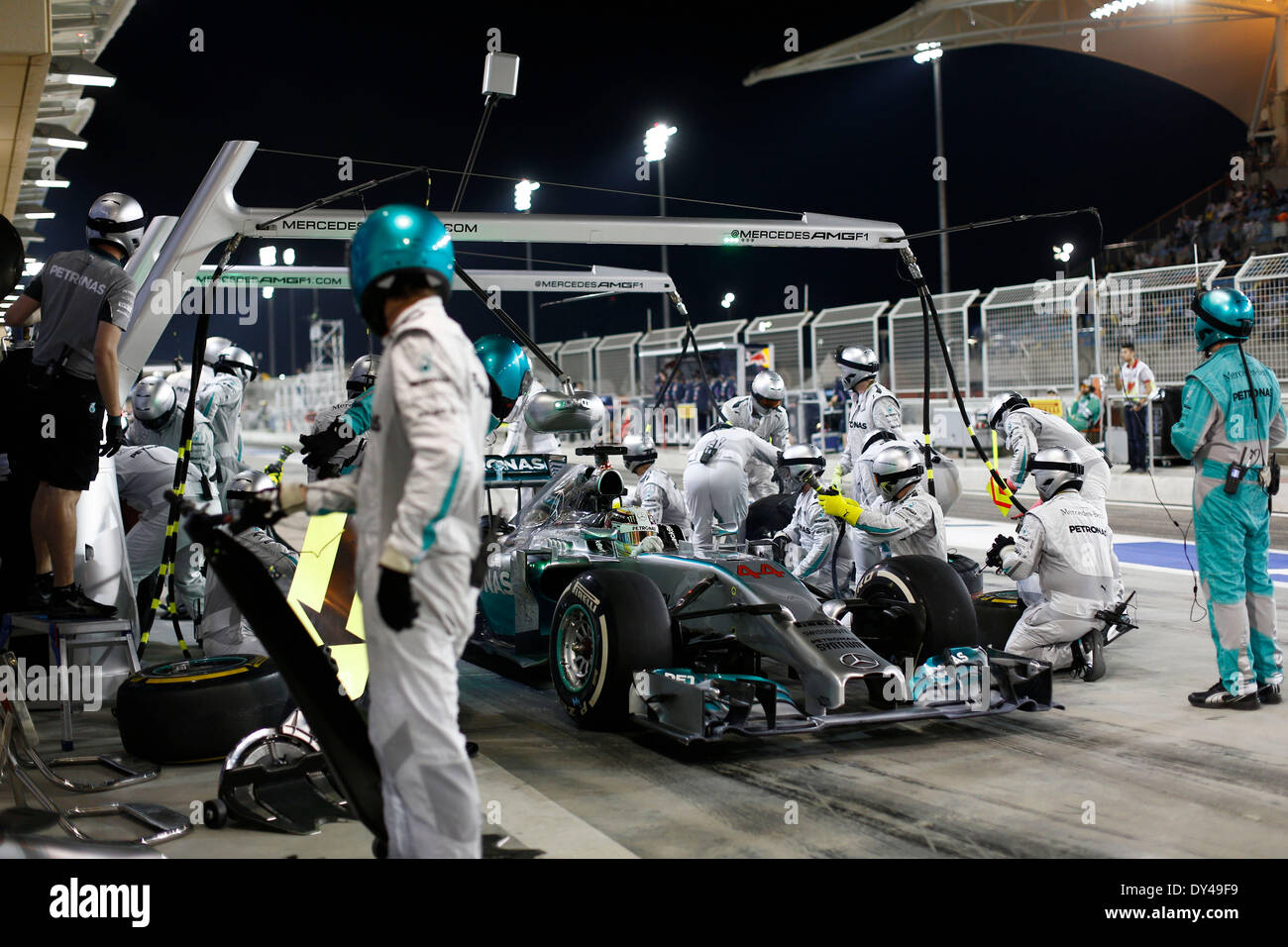 Mercedes pit crew lewis hamilton hi-res stock photography and images ...