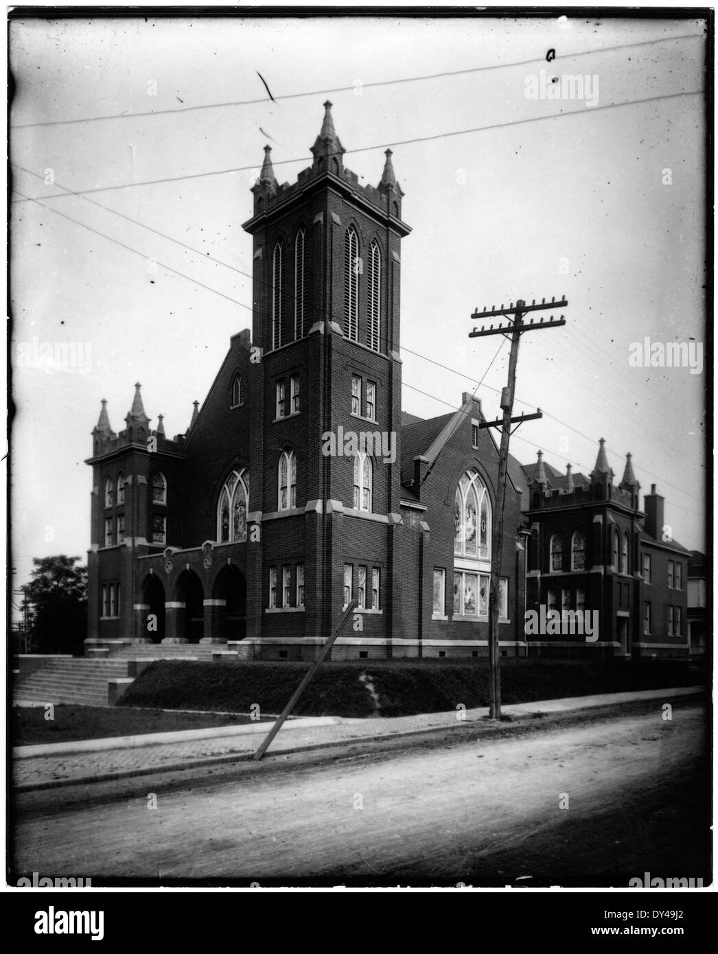 This image shows the Capitol Street Methodist Church in Jackson ...