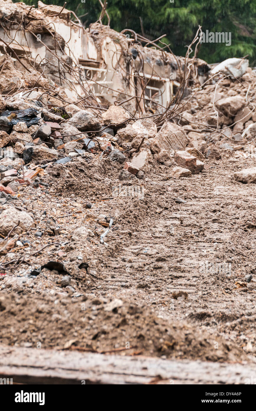 Rubble and twisted metal on a demolition site Stock Photo - Alamy
