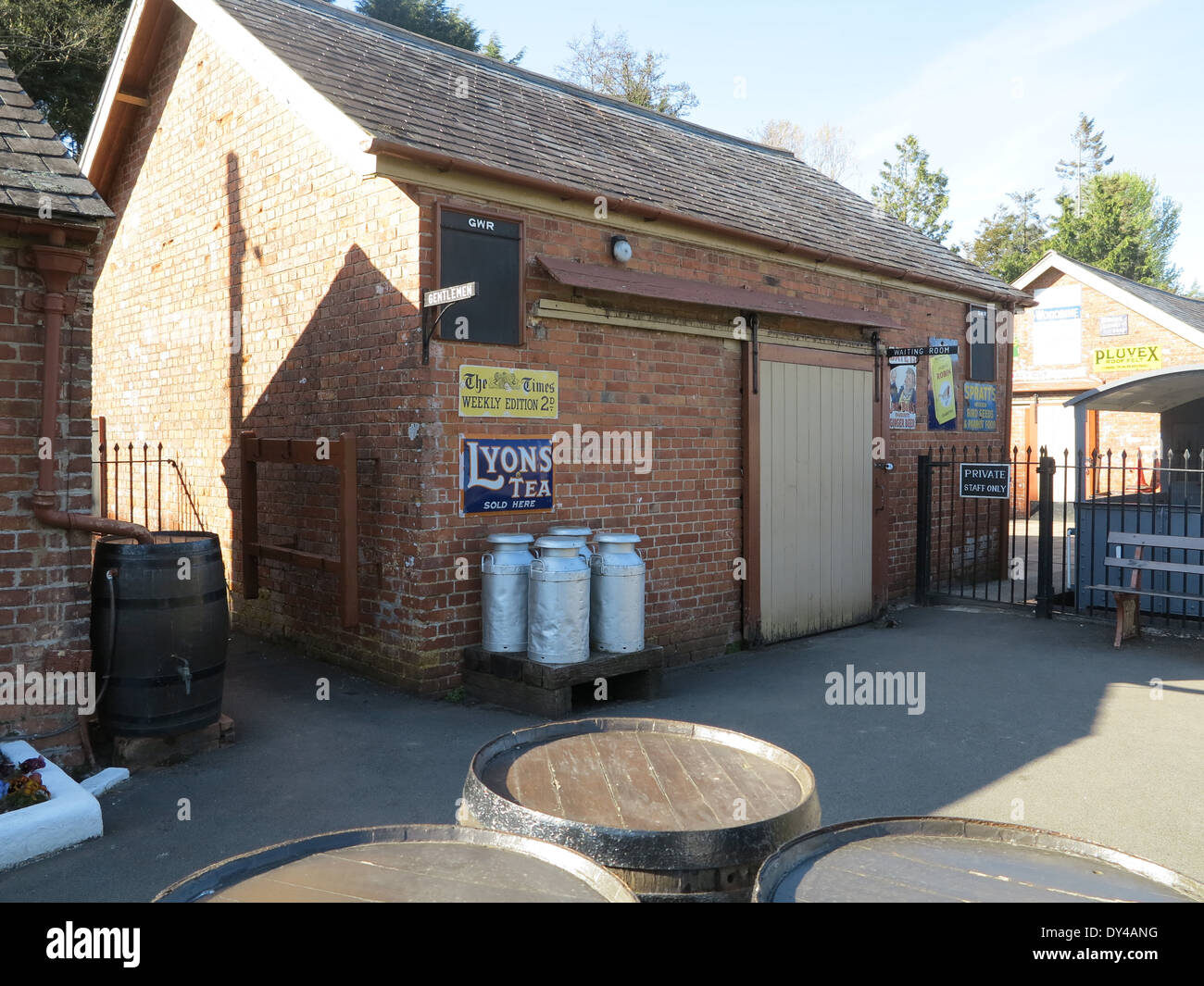 Railway buildings at staverton railway station hi-res stock photography ...