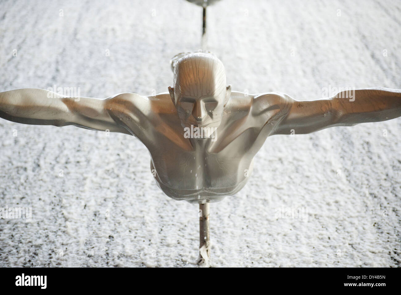 Waterfall diver statue hi-res stock photography and images - Alamy