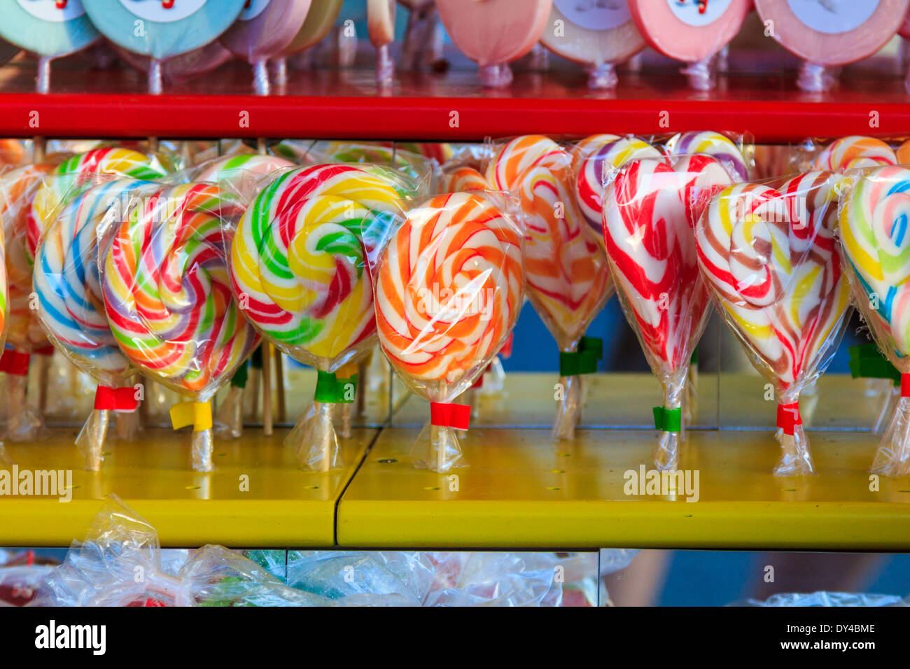 Yellow wrapped candy hi-res stock photography and images - Alamy