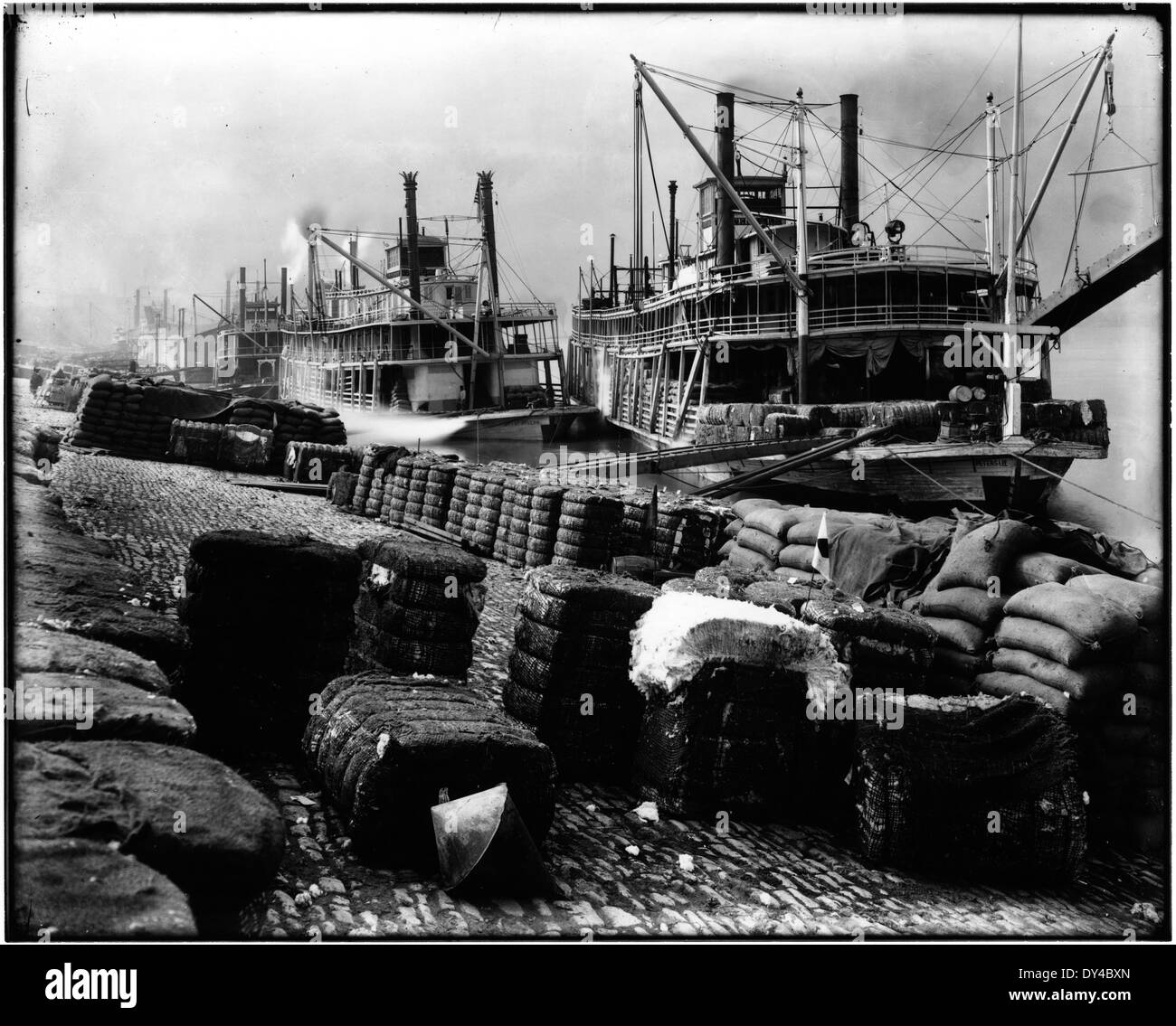 Building demonstrate Black and White Stock Photos & Images - Alamy