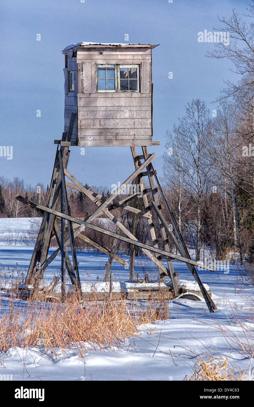 Deer hunting tower stand Stock Photo - Alamy