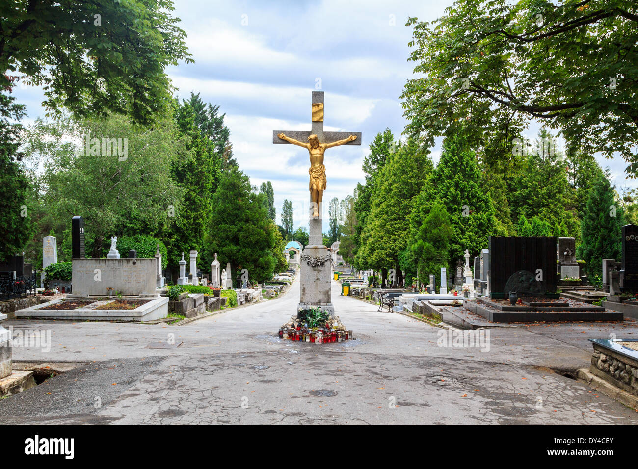 Golden figure christ tombstone hi-res stock photography and images - Alamy