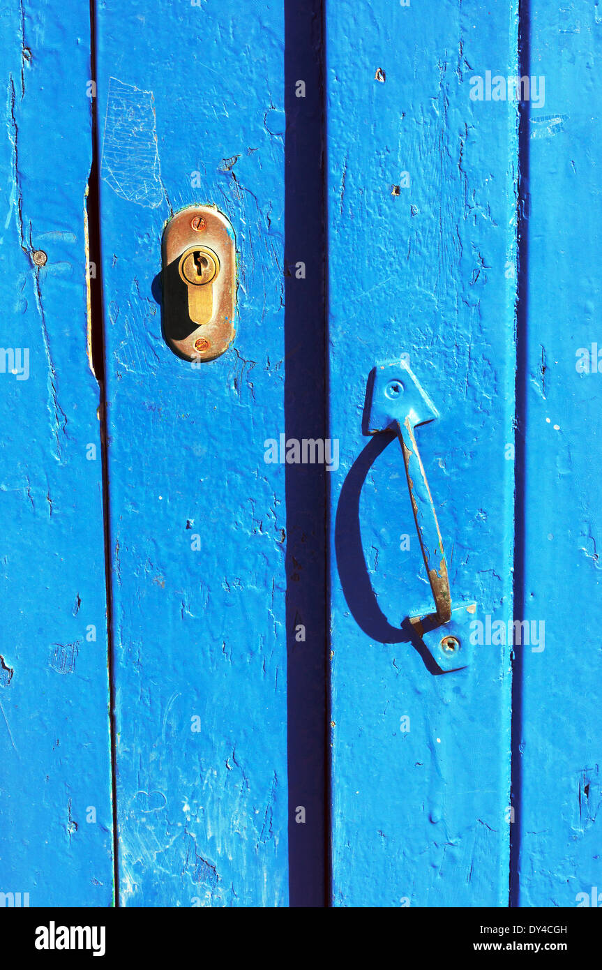 Old rusty lock handle hi-res stock photography and images - Alamy