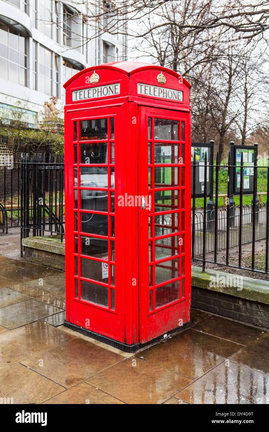 Gold crown on red telephone box hi-res stock photography and images - Alamy