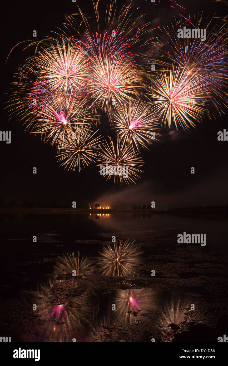 Pink fireworks hi-res stock photography and images - Alamy