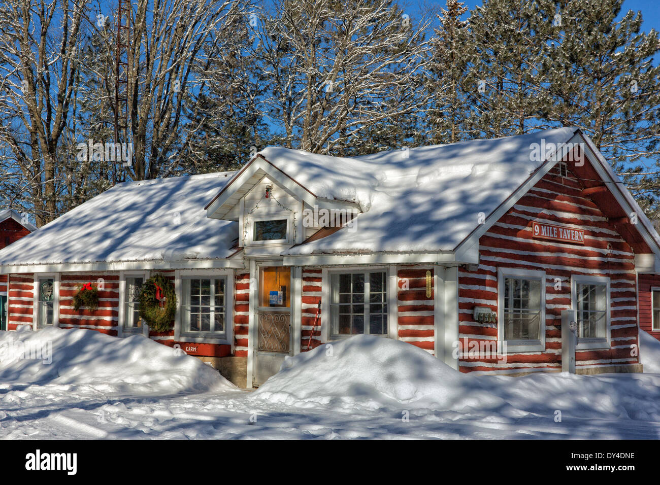 Canoe log cabin hi-res stock photography and images - Alamy