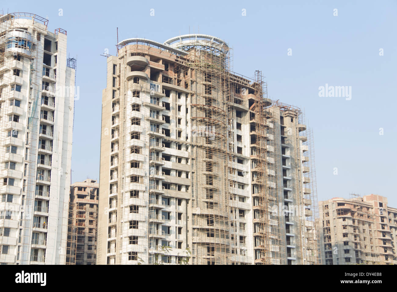 India apartment building hi-res stock photography and images - Alamy