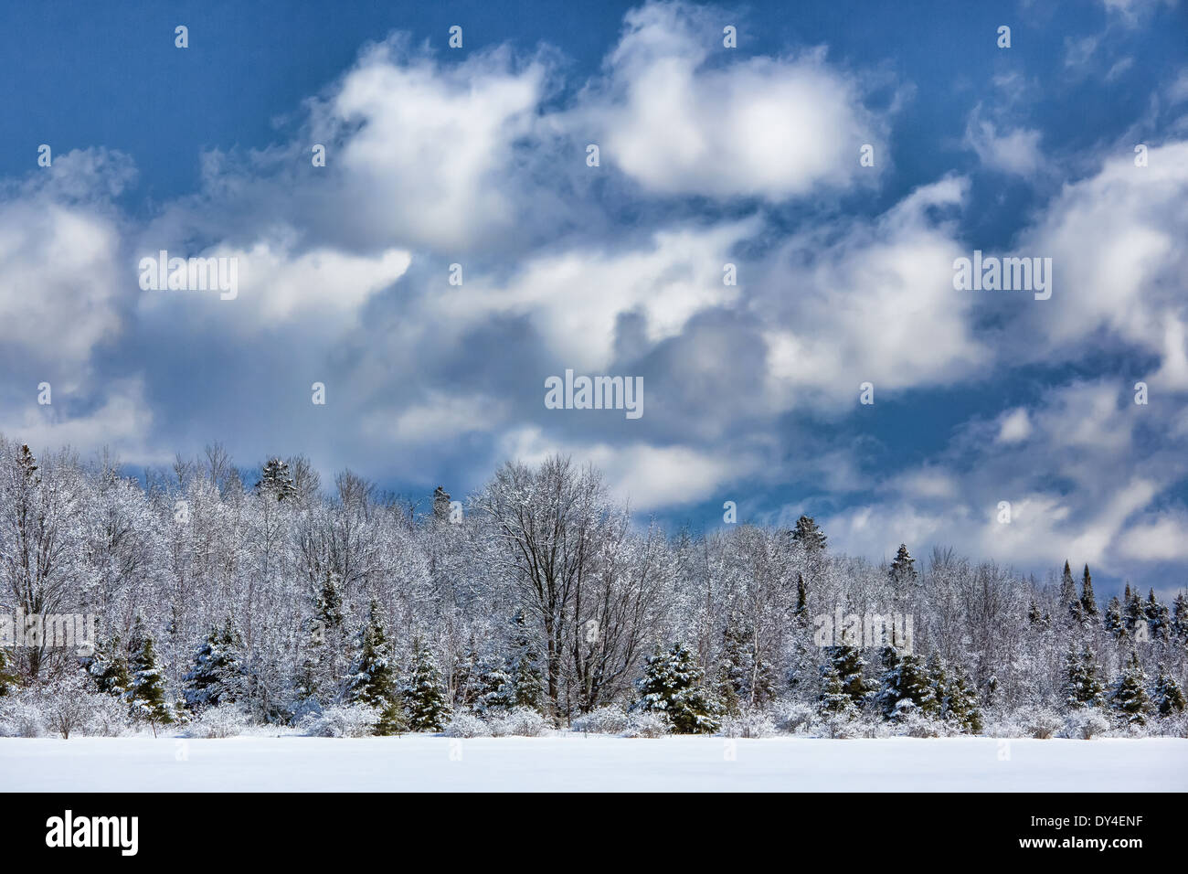 Blue sky clouds and snow hi-res stock photography and images - Alamy