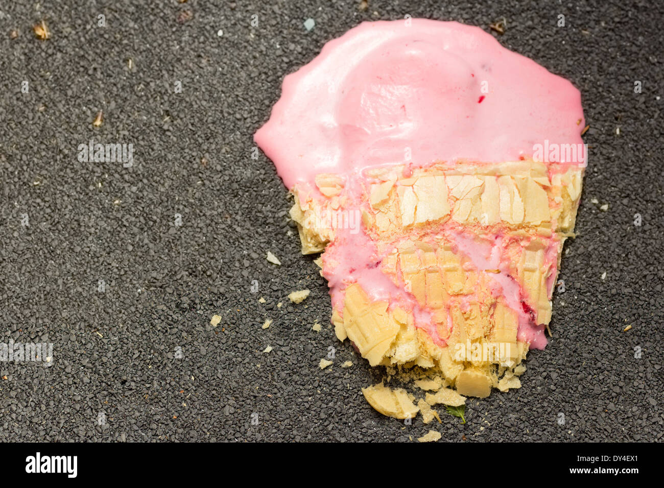Strawberry ice cream cone ground hi-res stock photography and images ...
