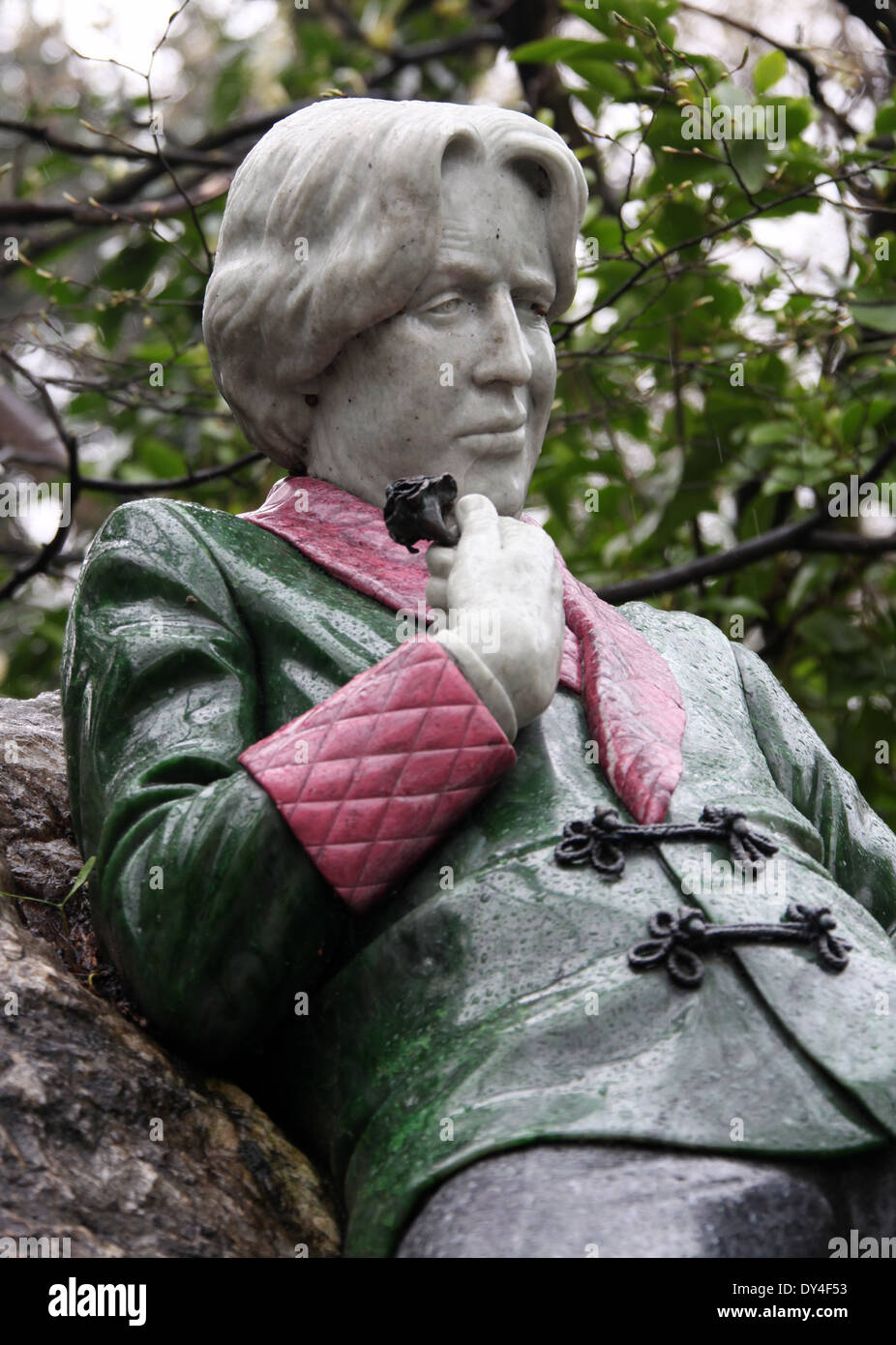 Oscar Wilde Statue in Dublin Stock Photo - Alamy Oscar Wilde Statue in Dublin Stock Photo - Alamy
