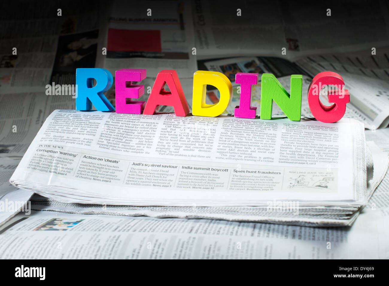 Reading newspaper reading newspapers hi-res stock photography and ...