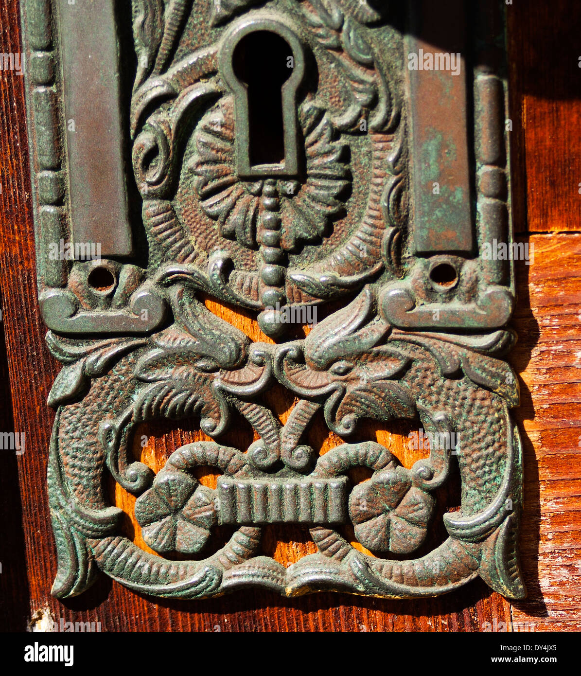 Victorian Keyhole Design