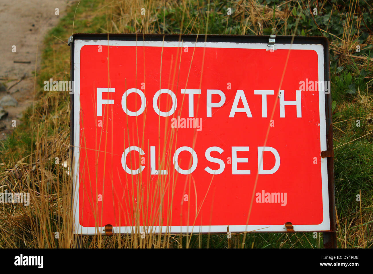 Footpath closed sign Stock Photo - Alamy