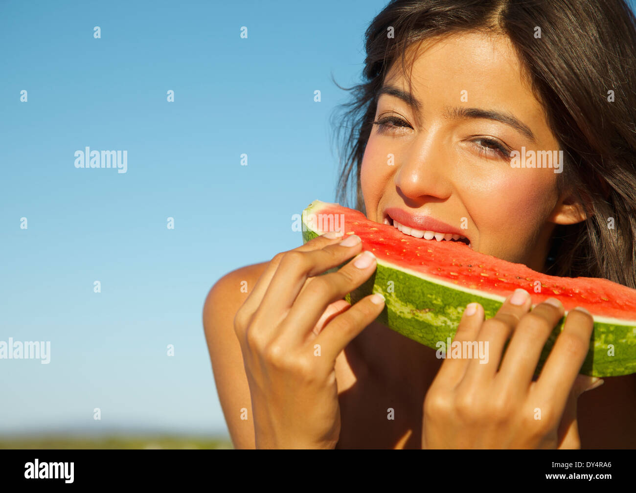 Women only eating outside hi-res stock photography and images - Alamy