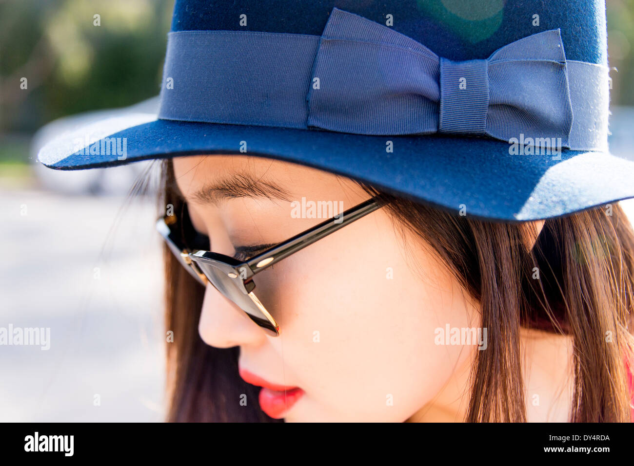 Wearing fedora hat hi-res stock photography and images - Alamy