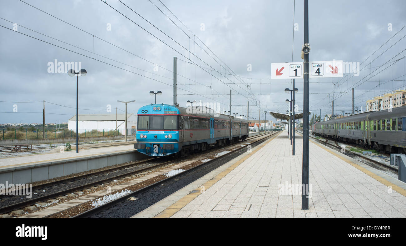 Train at Faro station Stock Photo - Alamy