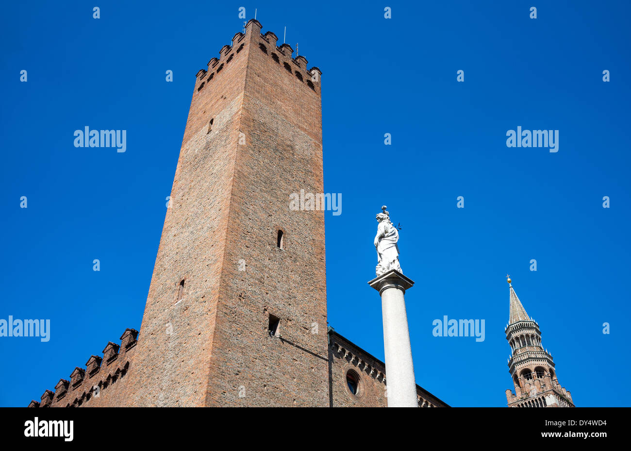 Column towers hi-res stock photography and images - Alamy