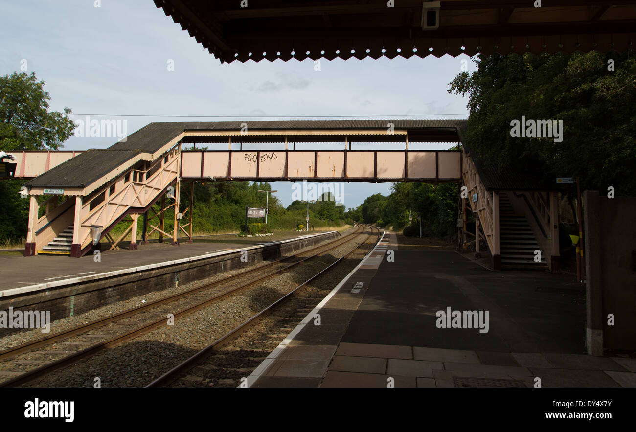 Henley-in-Arden railway station footbridge Stock Photo - Alamy