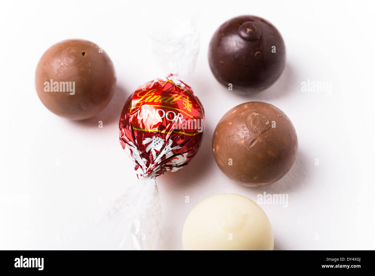 Lindt Lindor Assorted Chocolate Truffles Stock Photo - Alamy