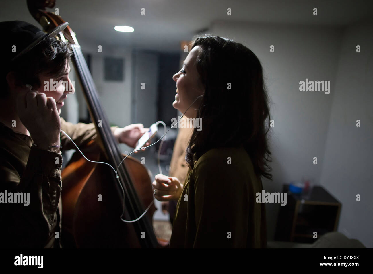 Group of people listening music hi-res stock photography and images - Alamy