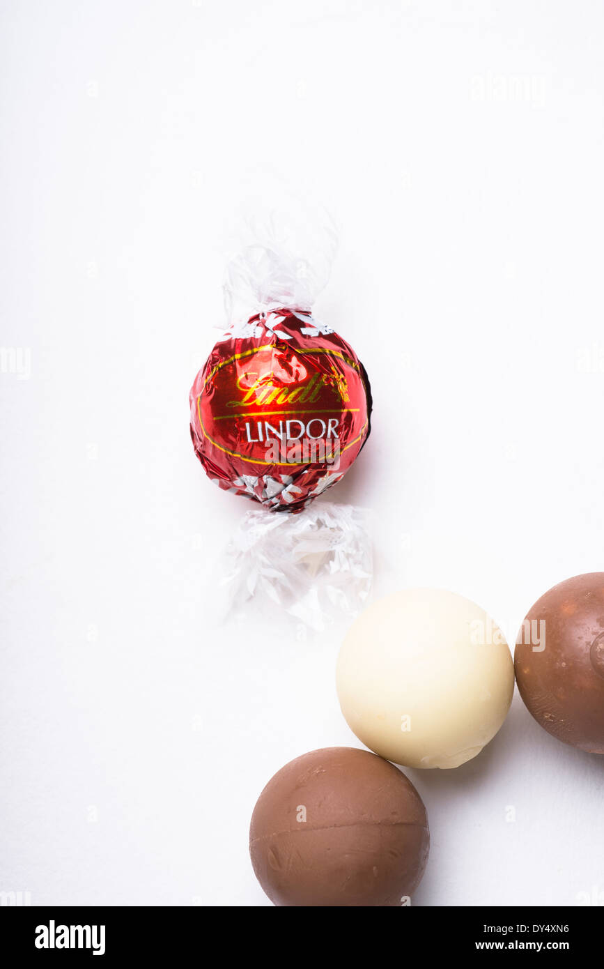 Lindt lindor assorted hi-res stock photography and images - Alamy
