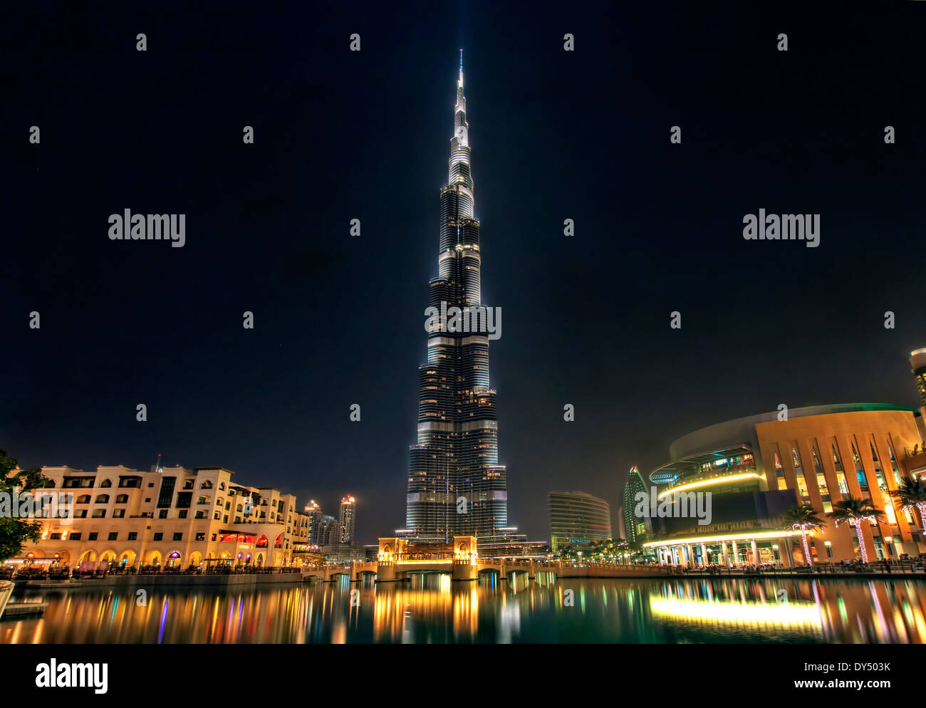 Dubai fountain burj khalifa night hi-res stock photography and images ...