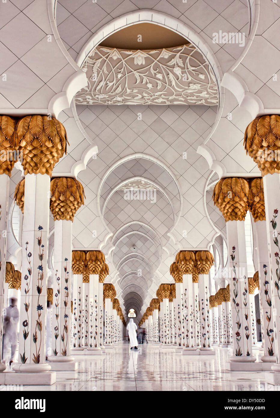 Shiekh Zayed Mosque interior and exterior Stock Photo - Alamy
