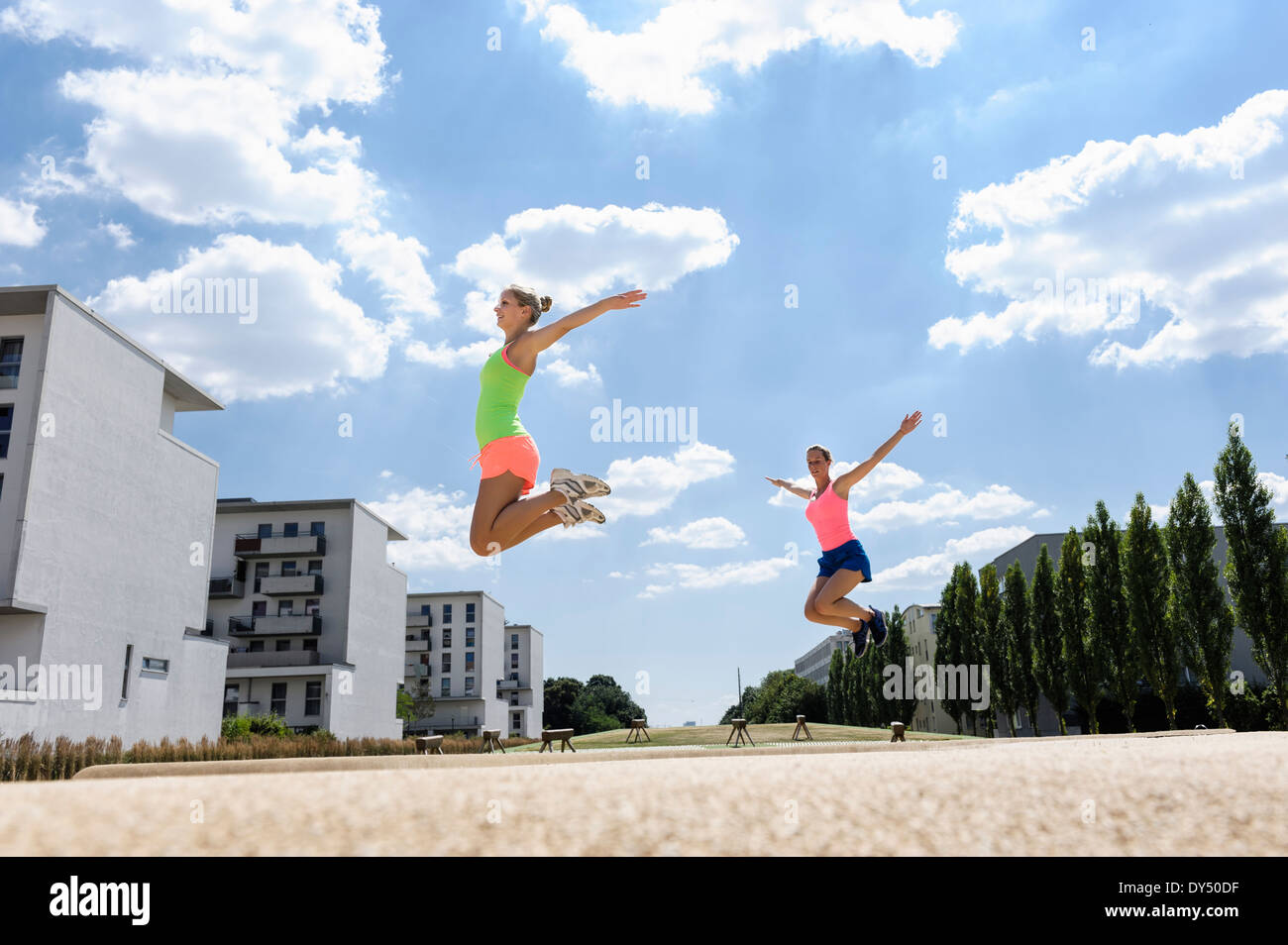 Teamwork building exercises hi-res stock photography and images - Alamy