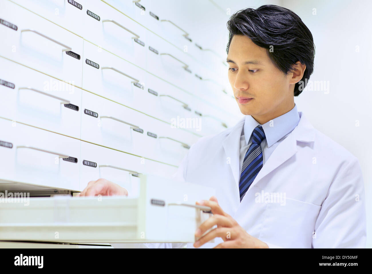 Pharmacy male hi-res stock photography and images - Alamy