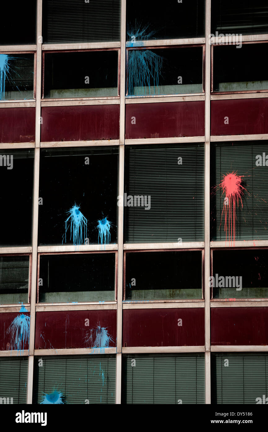 Dirty windows hi-res stock photography and images - Alamy