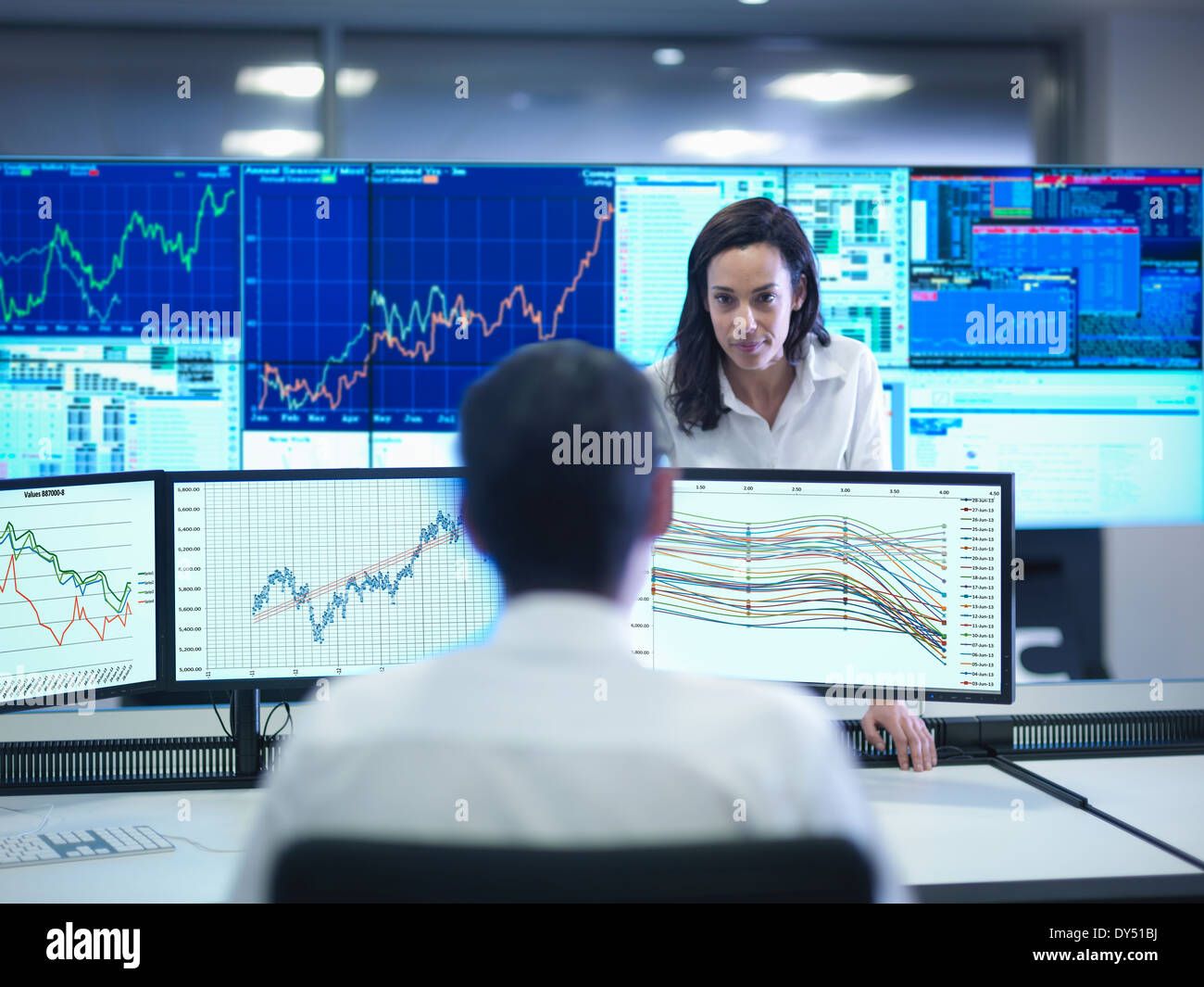 Looking at data screen hi-res stock photography and images - Alamy