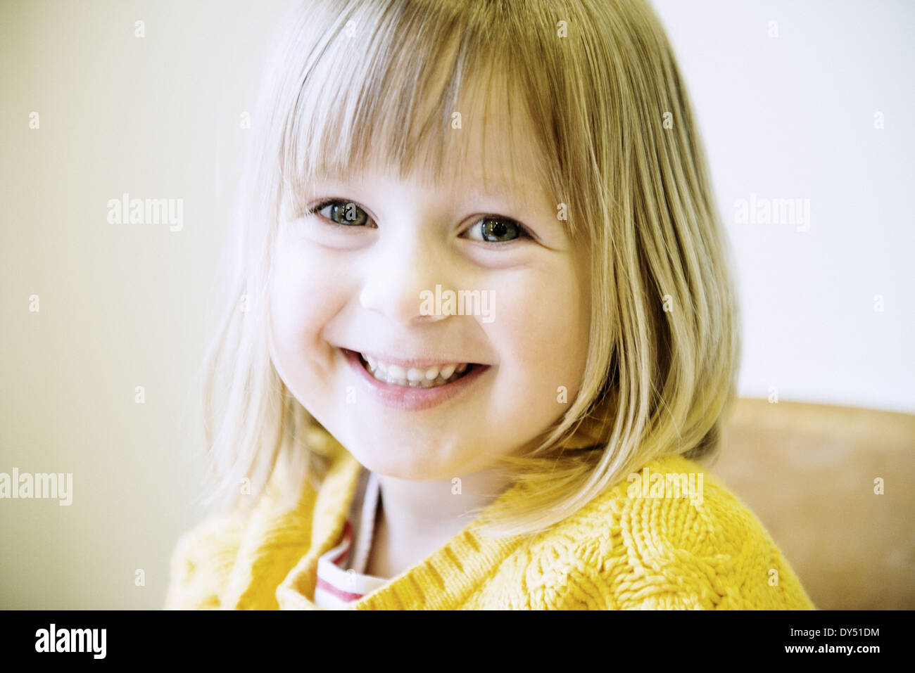 Young girl with bob hi-res stock photography and images - Alamy