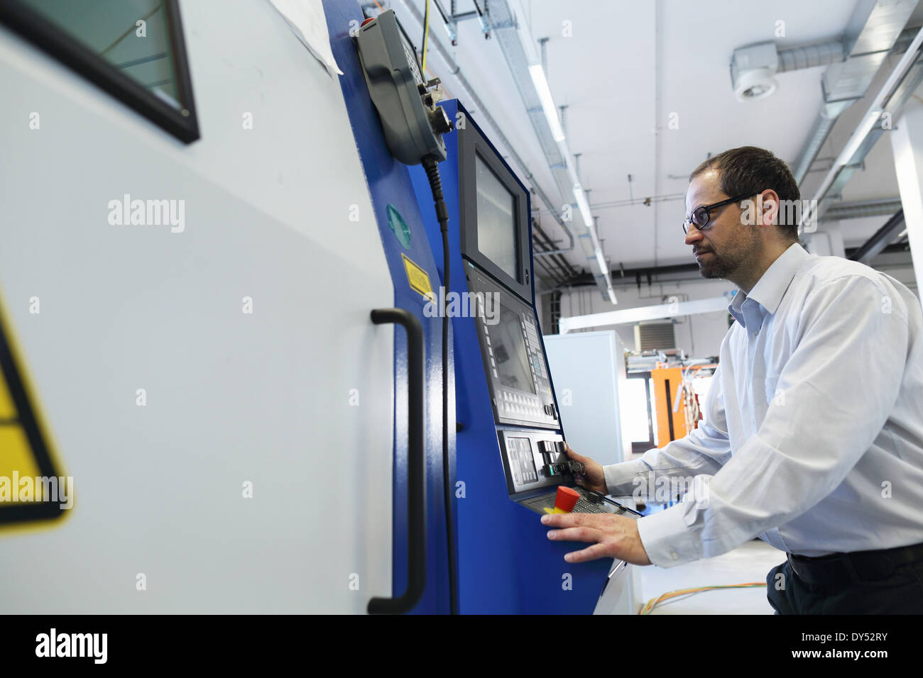 Computer system manager hi-res stock photography and images - Alamy