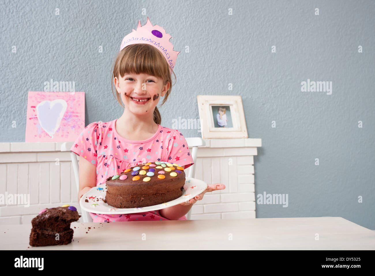 Girl showing off her birthday cake Stock Photo - Alamy